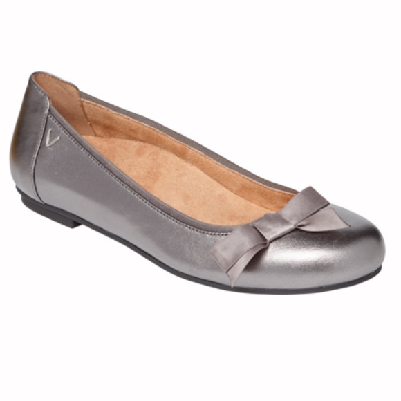 Vionic | Shoes | Vionic Pewter Ballet Flat | Poshmark